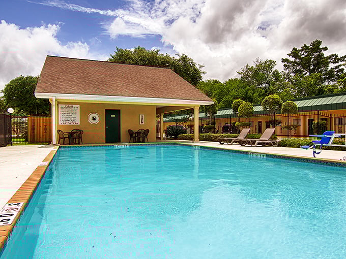 Best Western Forest Inn offers comfortable accommodations where your room rate doesn't require a financial advisor's approval first.