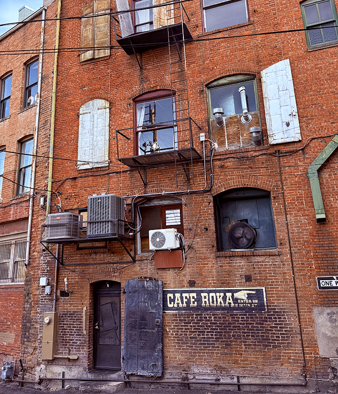 Caf&eacute; Roka's back-alley entrance feels like a secret passage to flavor town, with air conditioners that work as hard as the chefs inside. 