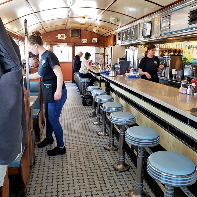 Diner choreography at its finest&mdash;servers and cooks moving with the practiced precision that comes from years of breakfast ballet performances.