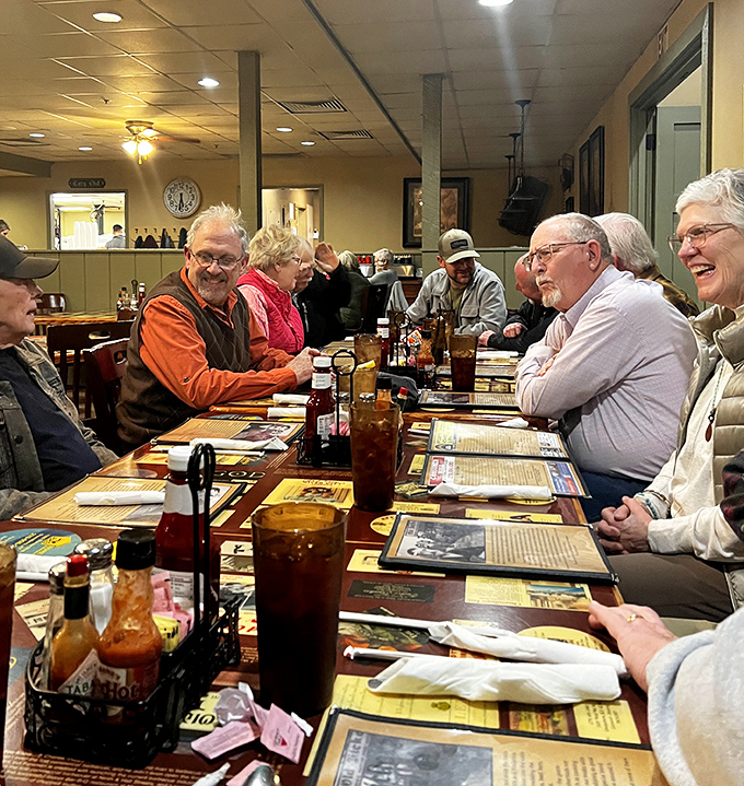 Regulars gathering for their barbecue communion &ndash; the kind of scene that's played out here for generations. These folks know what's good.