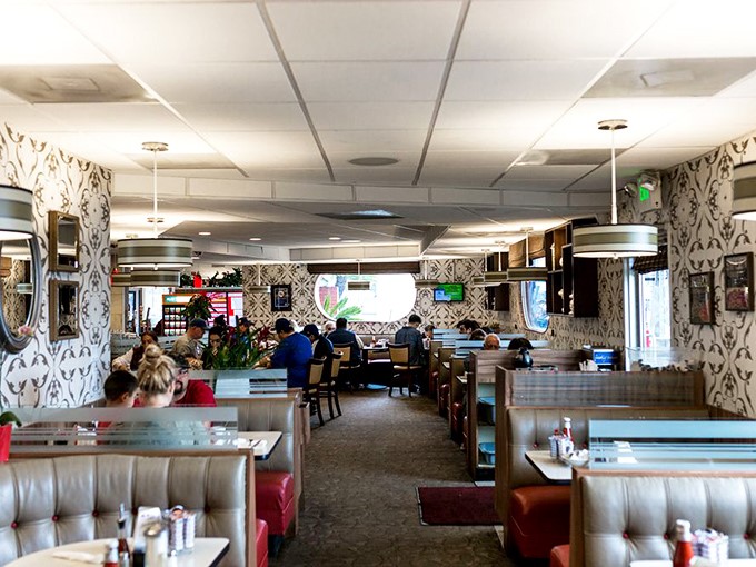 The dining room hums with conversation and the occasional "mmm"&mdash;a symphony of satisfaction conducted by hungry patrons.