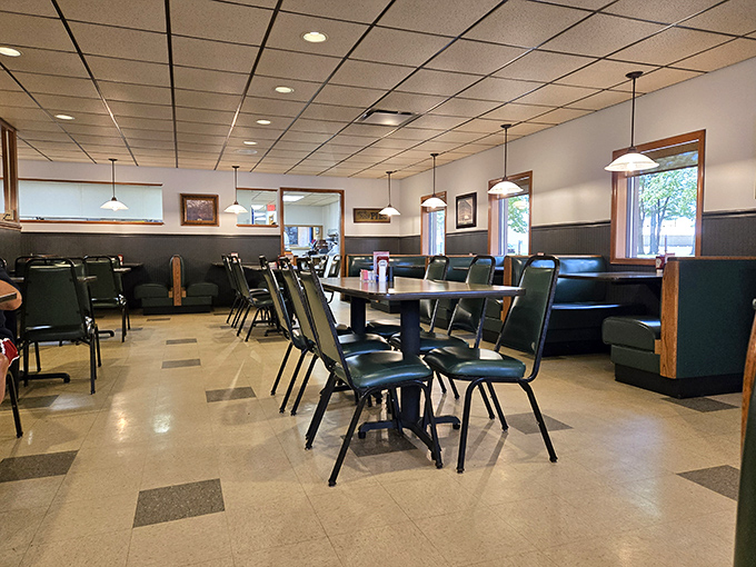 Classic green vinyl booths and no-nonsense tables &ndash; the dining room equivalent of a firm handshake and a "glad you could make it."