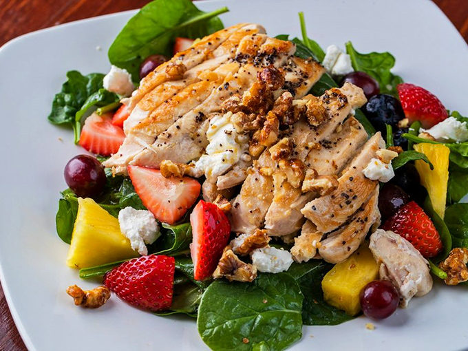 When you tell yourself "I'll eat healthy today" and the kitchen actually makes it worth your while with this protein-packed fruit and spinach salad.