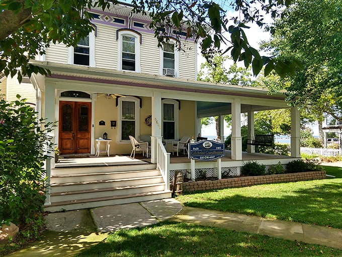 This isn&rsquo;t just a porch&mdash;it&rsquo;s Vermilion&rsquo;s Gilchrist Guesthouse version of a front-row seat to small-town life, complete with rocking chairs for proper appreciation.