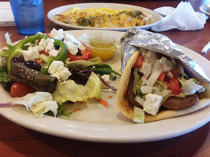 Mediterranean vacation on a plate: gyro meets Greek salad in a flavor partnership that works better than most Hollywood duos.