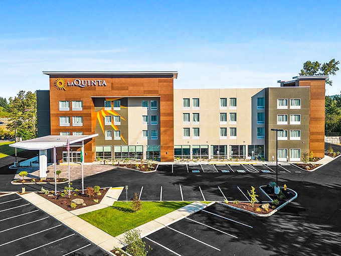 La Quinta Inn offers modern lodging options for visitors exploring Centralia or for housing relatives who've come to check out your sensible retirement decision.