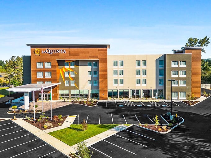 La Quinta brings contemporary lodging to Centralia, proving you don't need to sacrifice comfort when choosing small-town living over metropolitan madness.