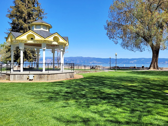 The gazebo at Library Park frames picture-perfect moments against Clear Lake's blue canvas. Romance and relaxation in equal measure.