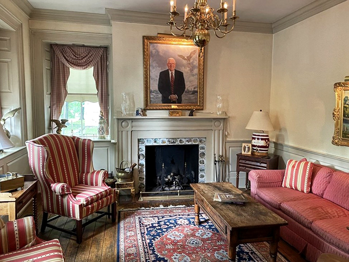 This elegant sitting room proves that "tavern" doesn't have to mean "rustic."