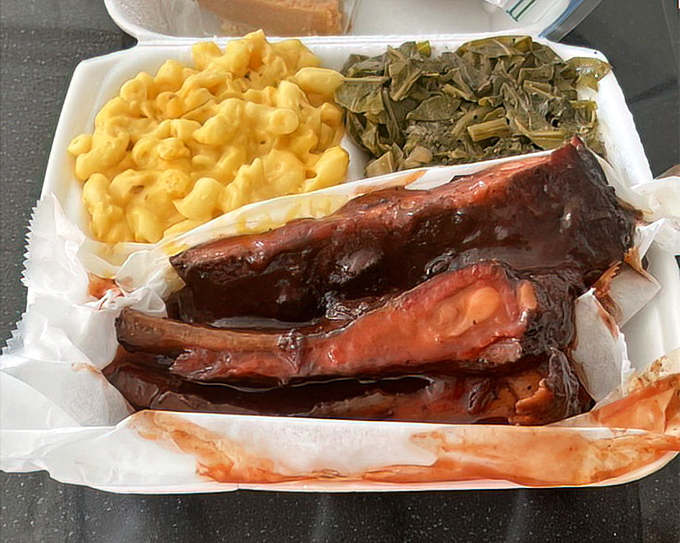 Another perfect lunch tray that proves the best meals don't need white tablecloths&mdash;just plenty of napkins and an empty stomach.