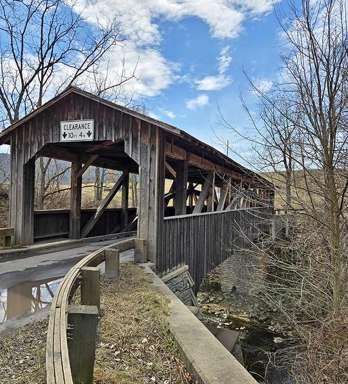 The approach view showcases how perfectly the bridge fits its surroundings. Like a puzzle piece from another century, it belongs exactly here.