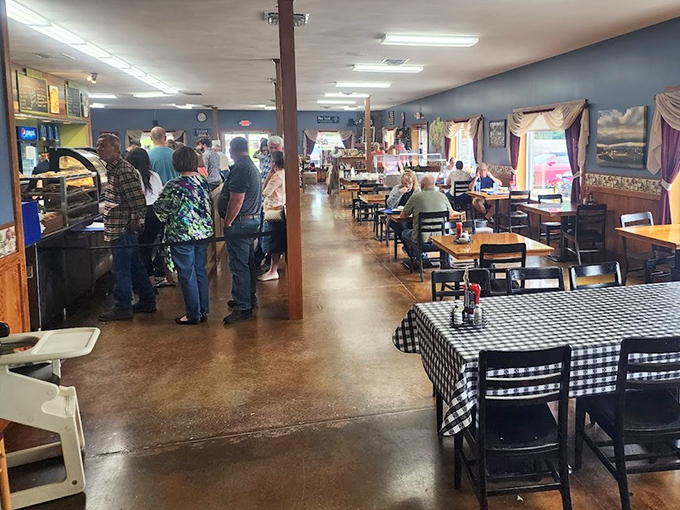 The dining room buzzes with the sound of happy eaters&mdash;a symphony of satisfaction conducted by good food and better company.