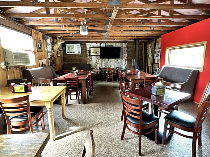 Rustic charm meets serious barbecue business in this dining area. Those wooden beams have witnessed countless "first bite" faces of pure joy.