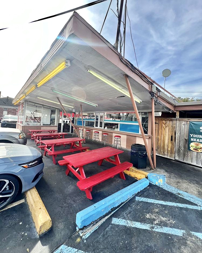 Red picnic tables outside offer al fresco dining, New Orleans style—where your burger comes with a side of people-watching.
