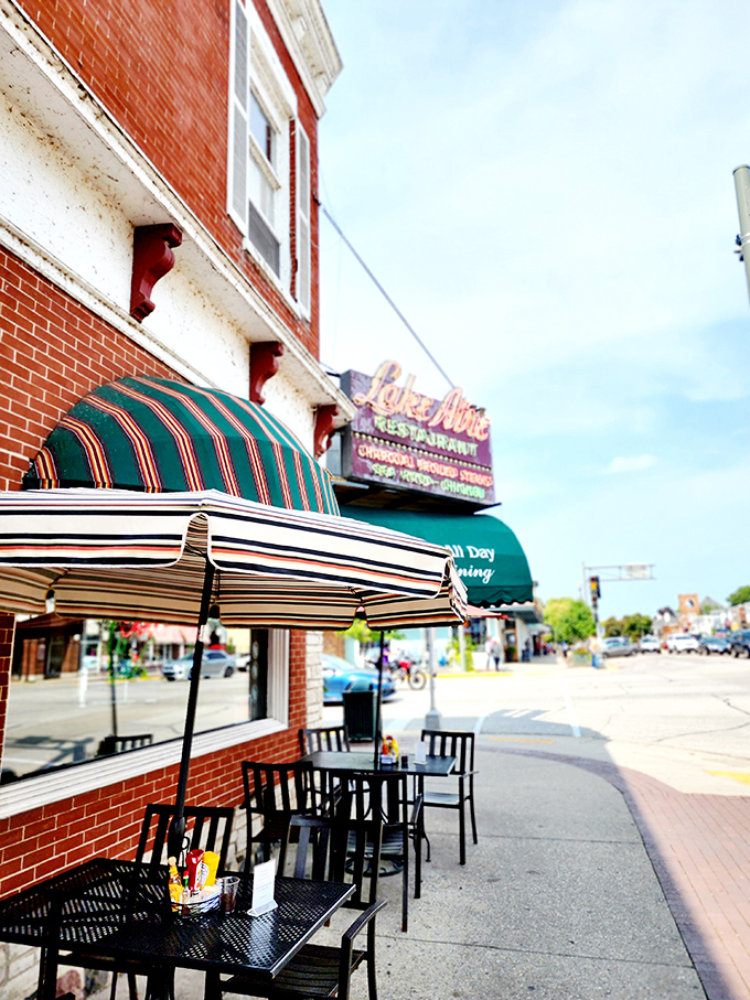 Sidewalk seating that lets you enjoy your breakfast with a side of people-watching and Lake Geneva's charming downtown views.