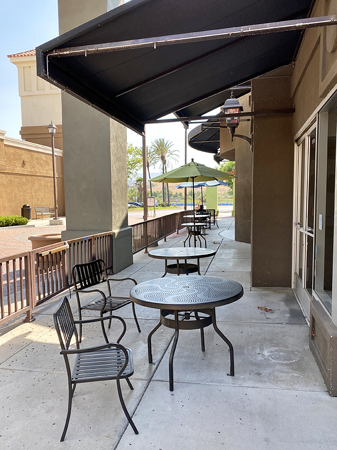 Outdoor seating where exhausted shoppers can refuel and regroup. The perfect spot to calculate your savings before the next retail round.