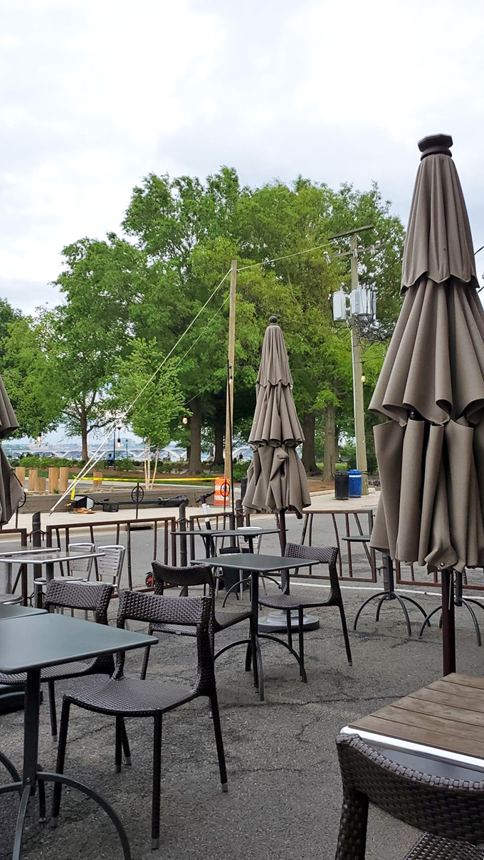 The patio offers fresh air and people-watching with your curry. Those umbrellas aren't just for shade&mdash;they're keeping your food's secrets.