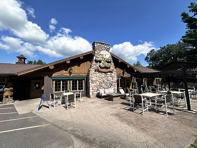 River's Edge combines rustic stone architecture with outdoor seating &ndash; because appetizers always taste better with a side of fresh air.