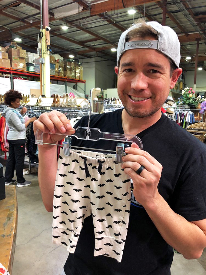 The leopard trench that's waiting for its fashion-forward new owner. Instant character for your closet at a fraction of retail therapy prices.