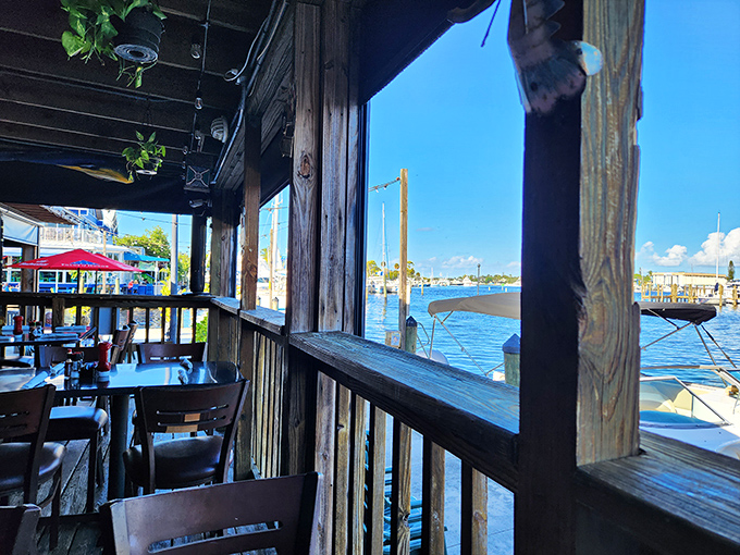 Waterfront dining where boats provide the entertainment and the breeze carries conversations between tables. Nature's dinner theater.
