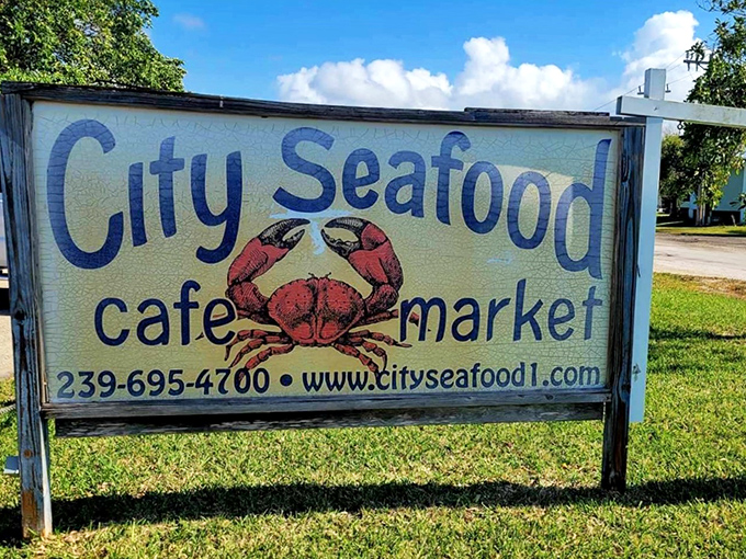 The sign says it all: caf&eacute; and market. Because the only thing better than eating fresh seafood is taking some home for later.