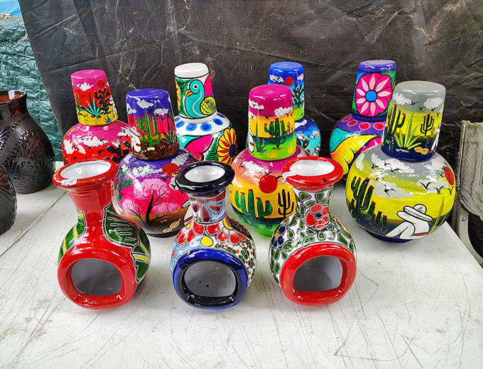 Hand-painted Mexican pottery brings desert colors to the Michigan landscape. These vibrant vessels practically sing with southwestern sunshine.