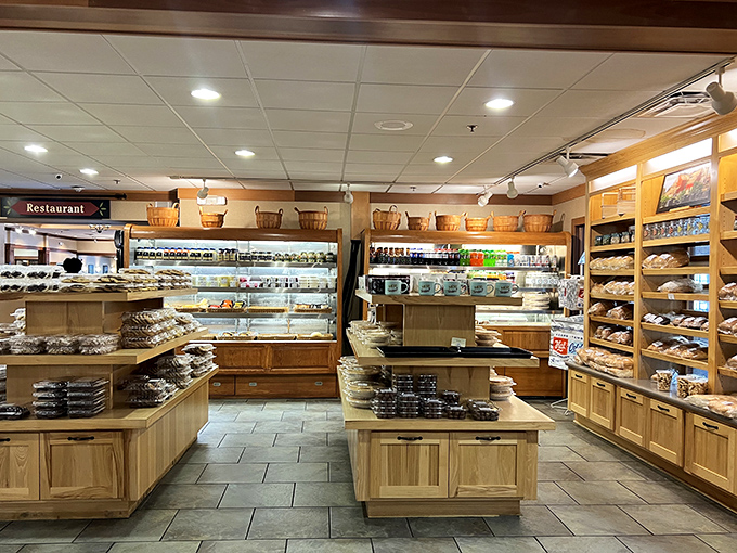 The bakery and market section lets you take the Der Dutchman experience home, though these treats rarely survive the car ride back.