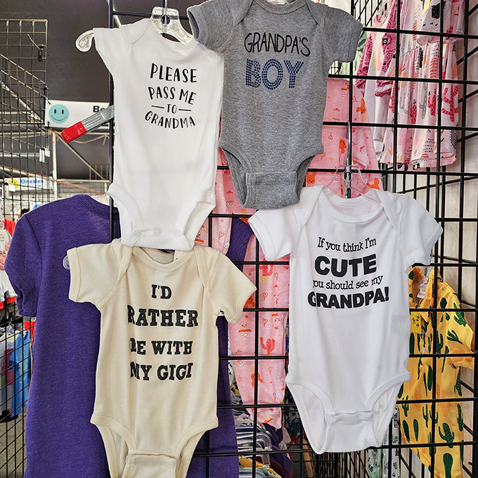 Grandparent-themed baby clothes guarantee smiles and photo ops, with slogans that perfectly capture the special bond between generations.