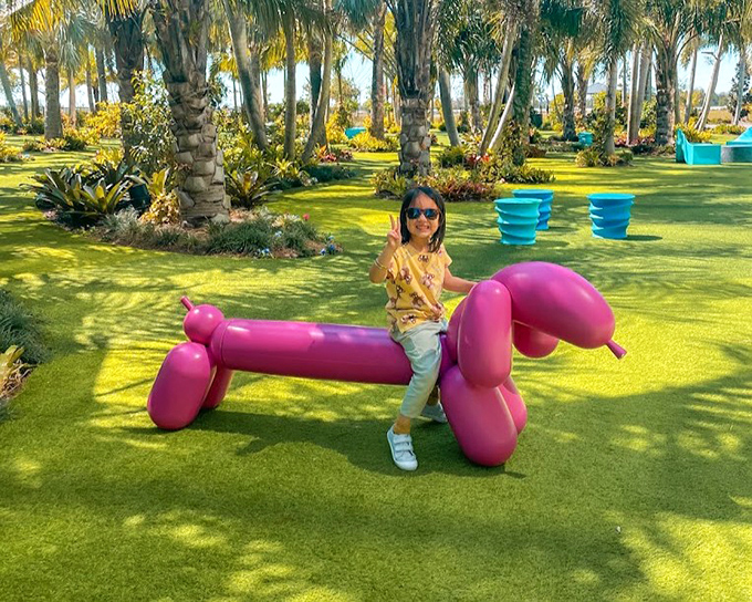This balloon dog sculpture brings playful pop art sensibilities to the tropical setting, delighting visitors of all ages with its whimsical form.