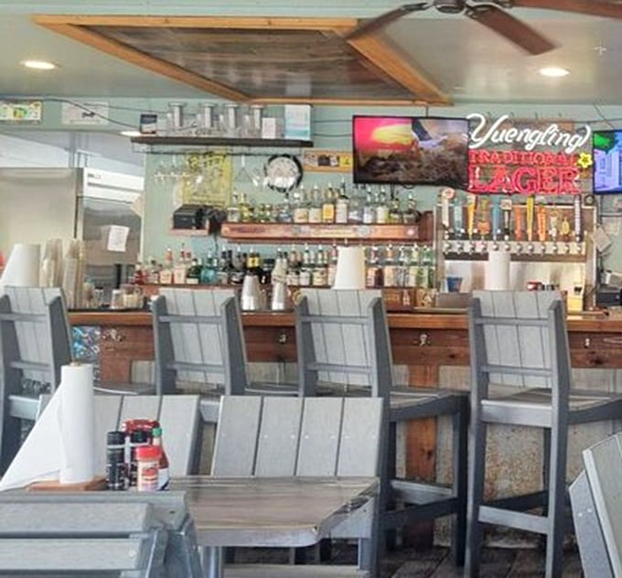 A bar that perfectly balances "maritime charm" with "we've got every beverage you could possibly want after a day in the sun."