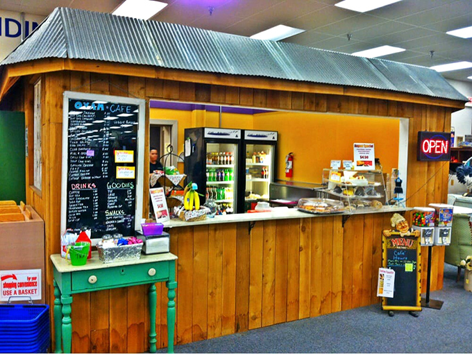 Even treasure hunters need fuel! This charming caf&eacute; offers a pit stop for antiquers who've worked up an appetite searching for that perfect vintage find.