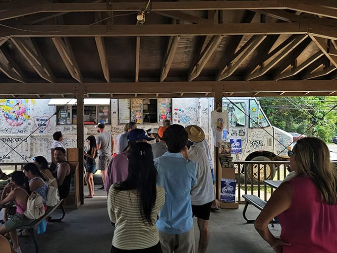 The line forms to the right, folks. These patient pilgrims understand that some things &ndash; like perfectly garlicky shrimp &ndash; are worth waiting for.