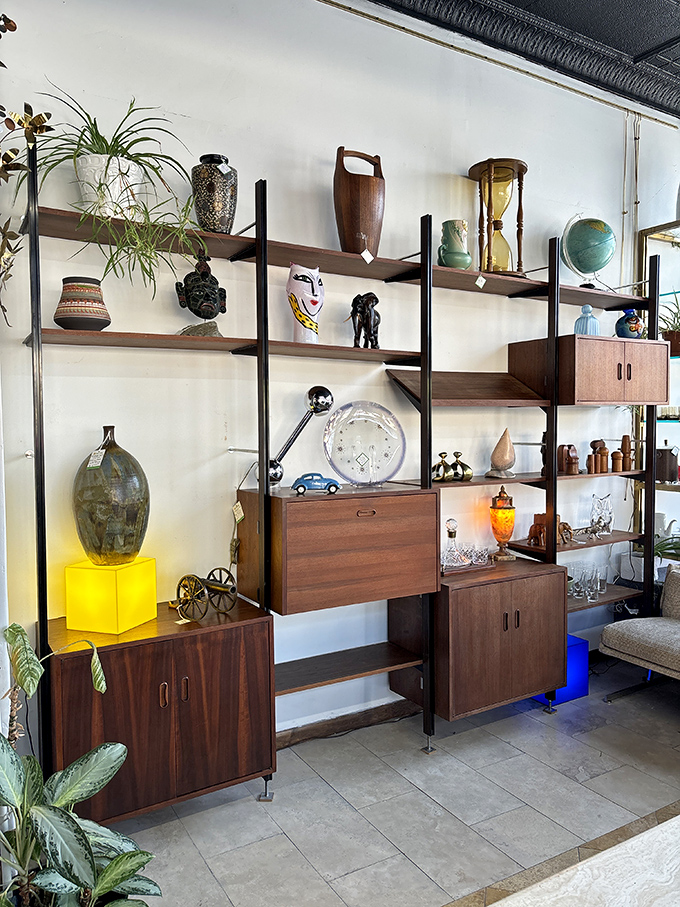 This modular wall unit showcases the brilliant versatility of mid-century design&mdash;equal parts storage solution and artistic display space.