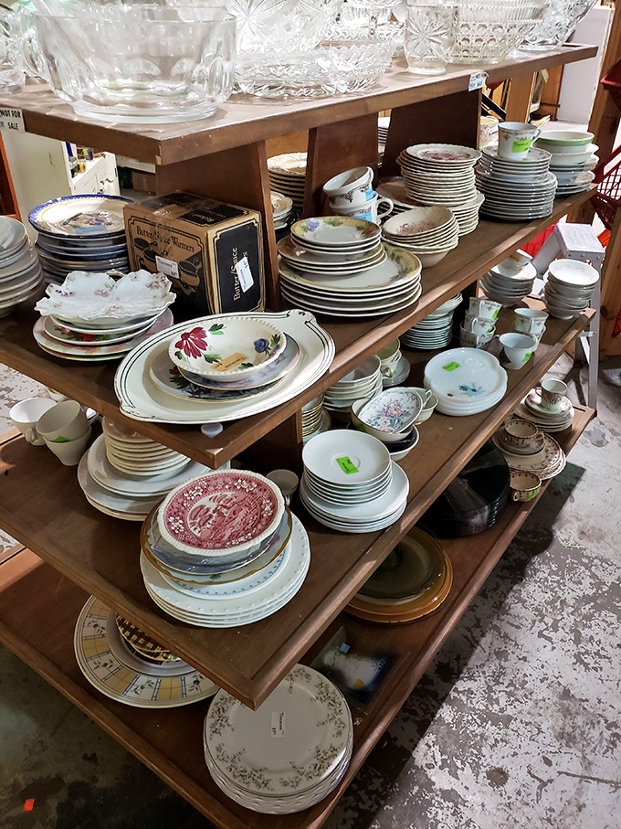 Dish paradise! These plates have served everything from 1970s casseroles to last Thanksgiving's turkey&mdash;ready for your culinary creations.