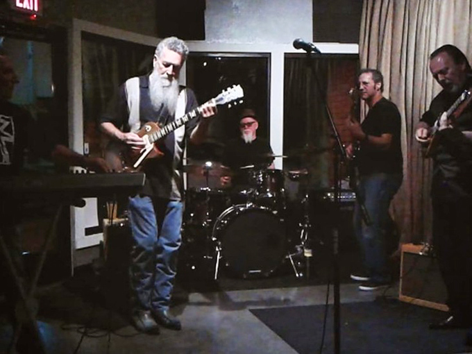 Live music adds another layer of soul to a place that already speaks to yours through slow-smoked meats and cold drinks.