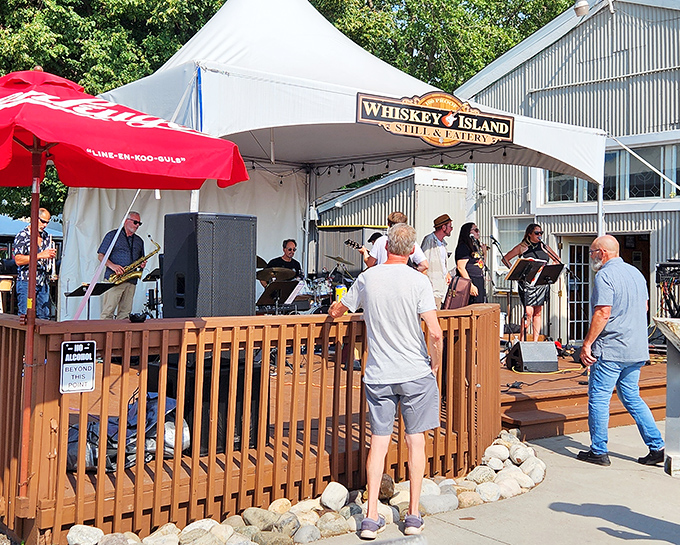 Live music that makes the food taste even better. These lakeside troubadours provide the perfect soundtrack for sunset dining.