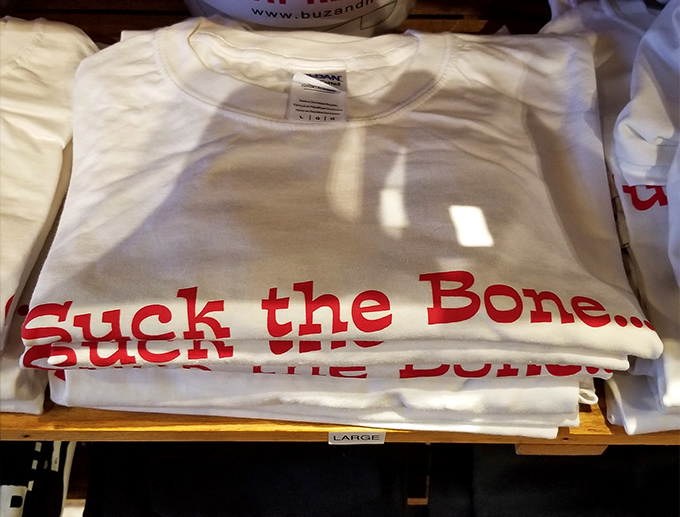 When the barbecue's this good, you'll want the t-shirt proclaiming "Suck the Bone" to commemorate your delicious pilgrimage properly.