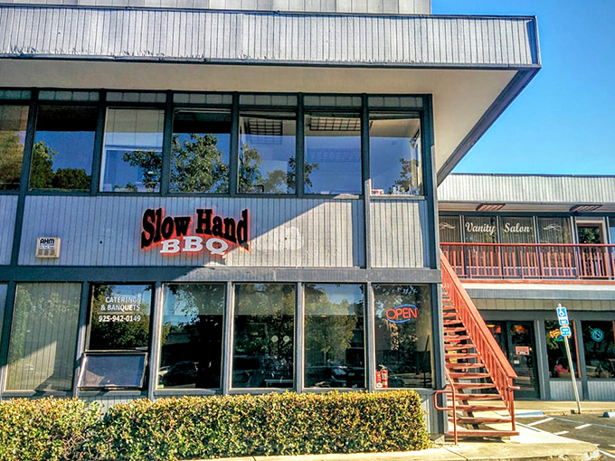 The outdoor seating area &ndash; where fresh air somehow makes already perfect barbecue taste even better.