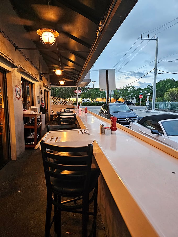 Outdoor counter seating for those Florida evenings when the humidity finally takes a break. Paradise with a side of tartar sauce.