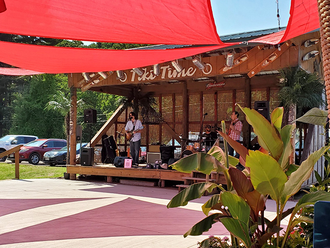 Summer concerts on the outdoor stage &ndash; because dinner and a show never goes out of style.