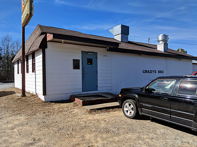 The kind of unpretentious exterior that barbecue legends are made of &ndash; where pickup trucks feel right at home.