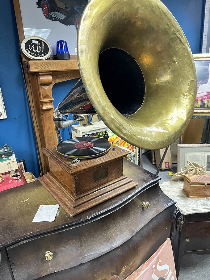 A gramophone that played the soundtrack to the Roaring Twenties. That brass horn has amplified everything from ragtime to early jazz.