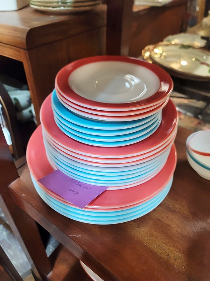 These coral and turquoise plates aren't just dinnerware&mdash;they're a mid-century color explosion waiting to brighten your table and your Instagram feed.