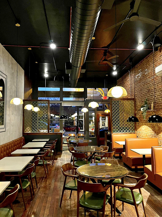 Dining room views that make every table feel like the best seat in the house.