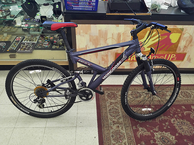 A mountain bike that's seen some trails but has many more adventures ahead. At thrift store prices, your outdoor excursions just got more affordable.