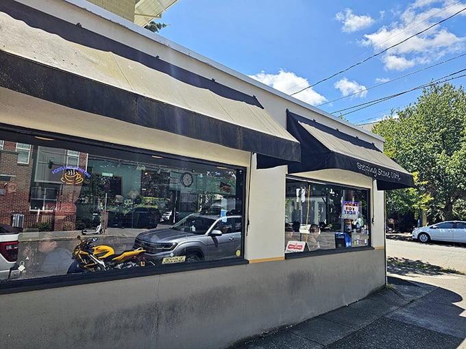 The side view reveals a building that's seen decades of satisfied customers and countless breakfast conversations.