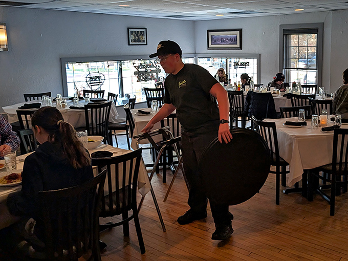 Service with a smile and a purpose&mdash;getting that delicious food to your table while it's still piping hot!