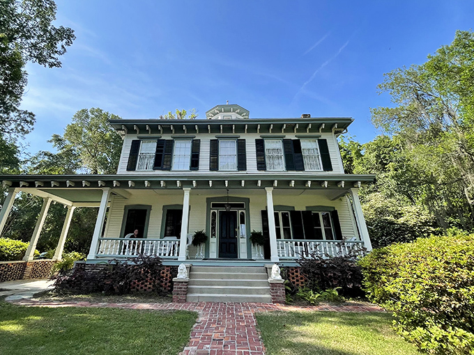 Historic inns like this offer what chain hotels can't &ndash; character, stories in every floorboard, and breakfasts that remind you why mornings are worth waking up for.