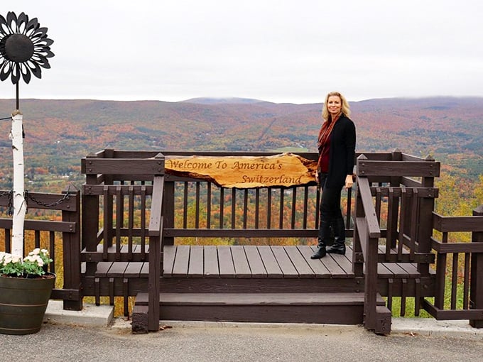 The trees are putting on their annual fashion show, and everyone's invited. 