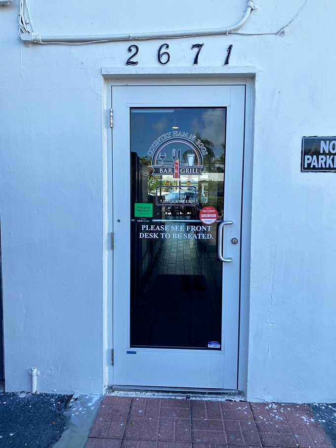 Even the back entrance has that no-nonsense charm. No red carpet, just a straightforward invitation to good food without the fuss. 